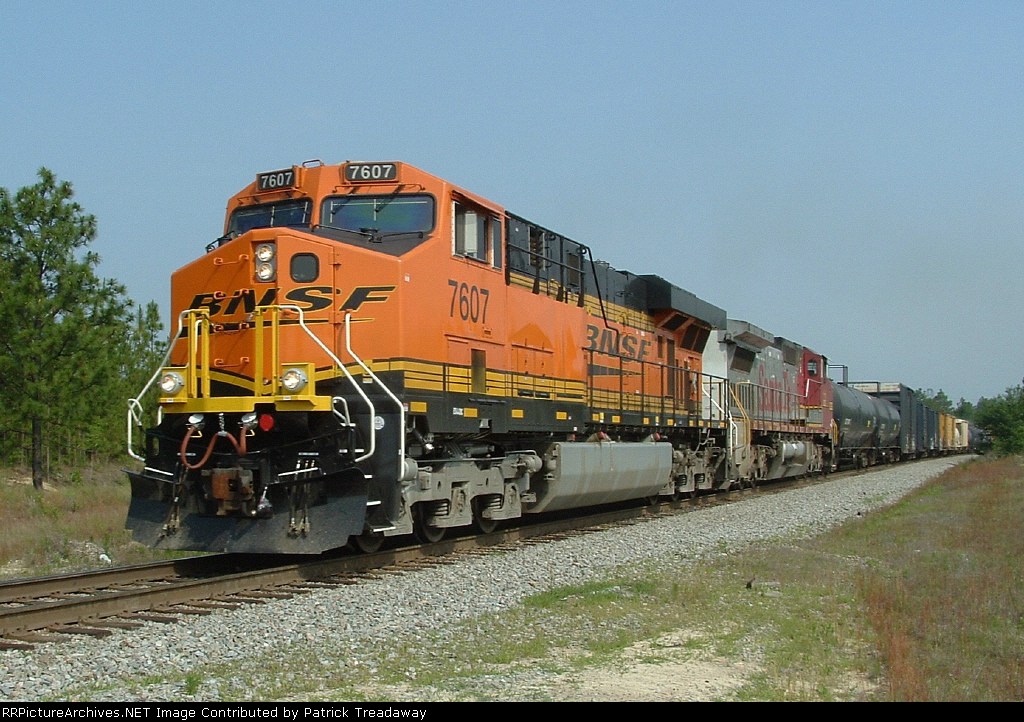 BNSF 7607